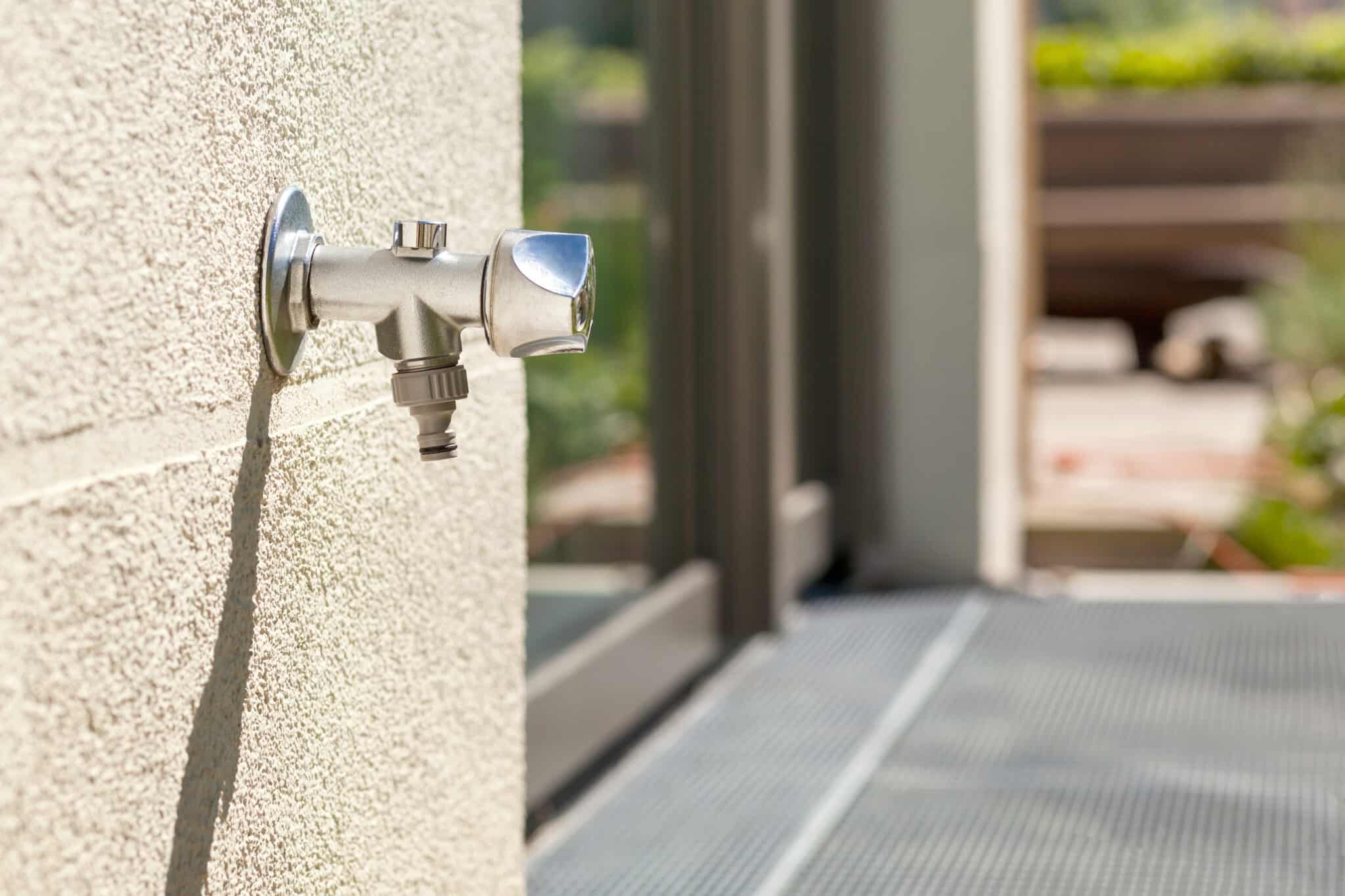 Robinet auto-perceur : Pourquoi il faut l'installer ? (Guide 2023)